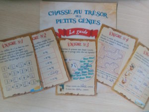 Un kit de chasse au trésor avec des problèmes mathématiques (dès 7 ans)
