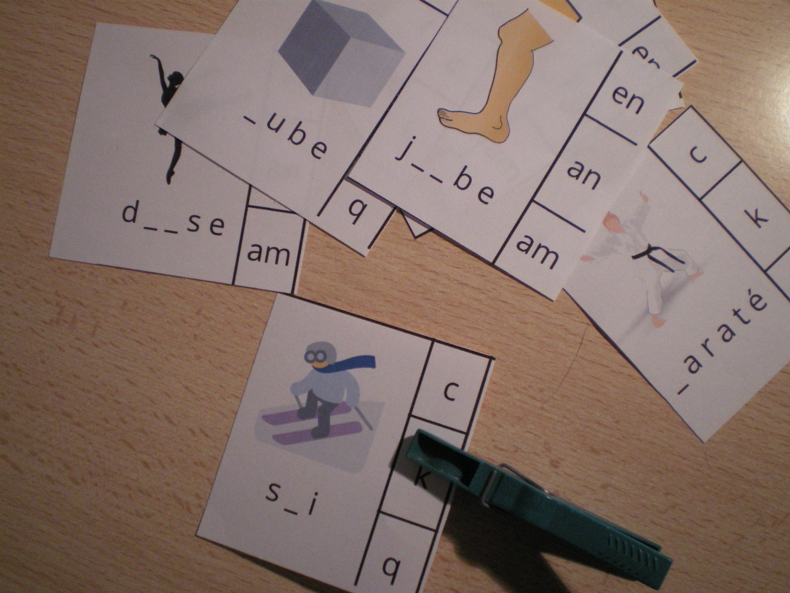 16 cartes de lecture pour aider les lecteurs débutants à lire et écrire