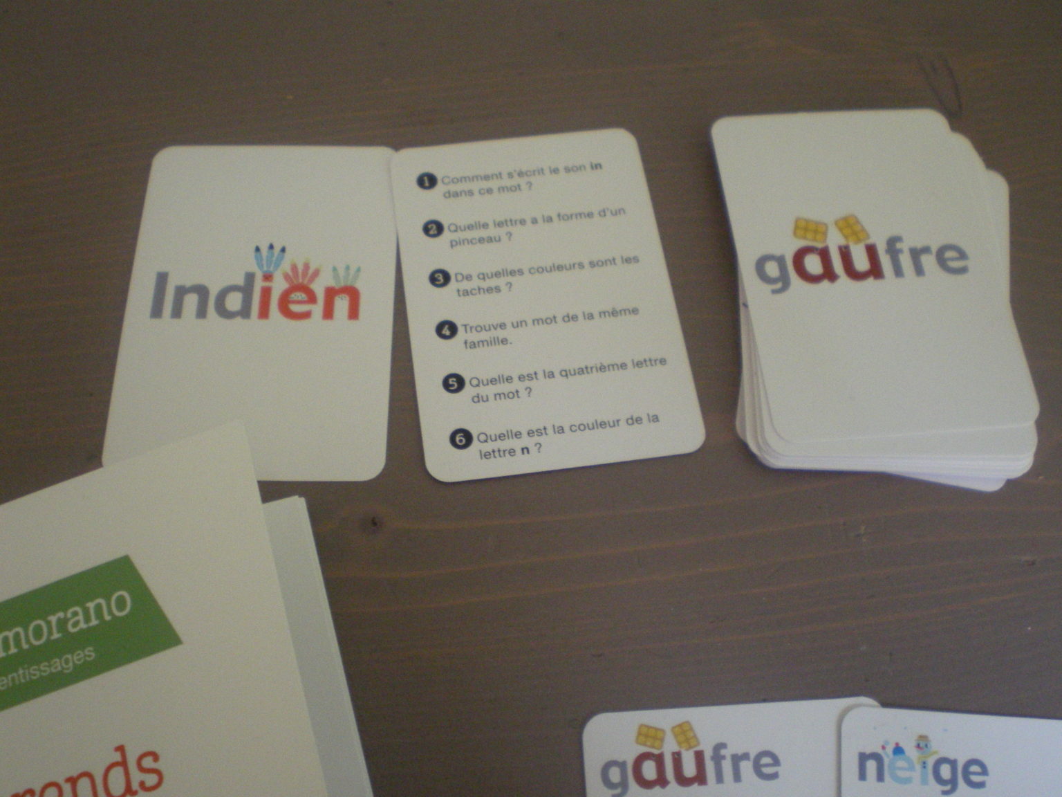 Coffret de jeux en lecture : un livret et des cartes pour s'entraîner à ...