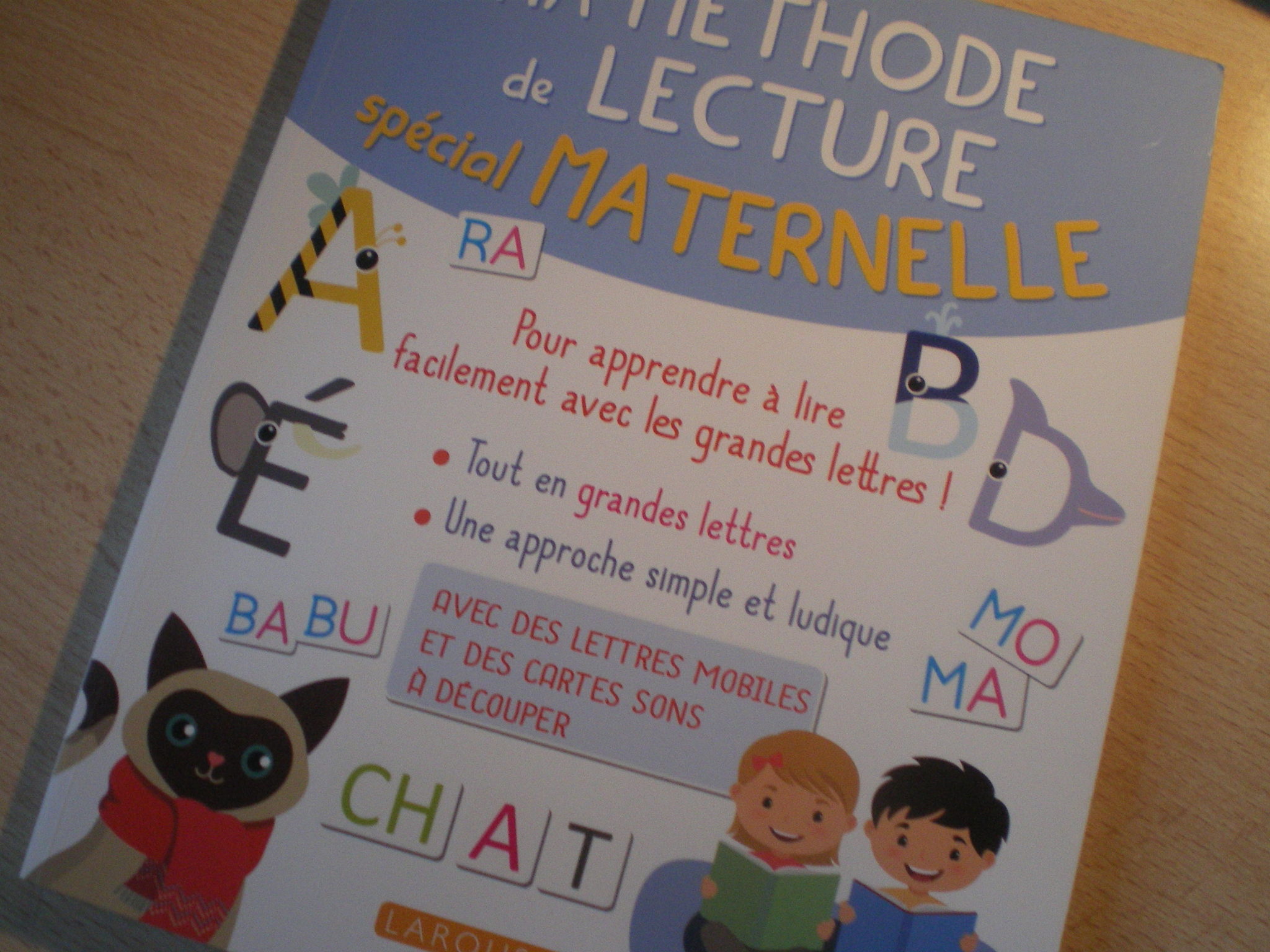 Une méthode de lecture pour la maternelle en lettres capitales d'imprimerie